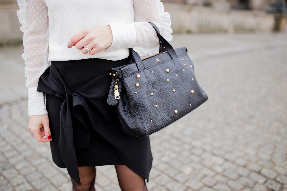 (English) Let's get business look with Adax bag and white ruffle blouse