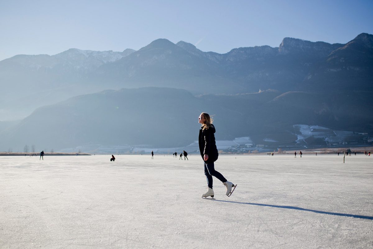 Winter holidays in South Tyrol – Eislaufen auf dem Kalterersee