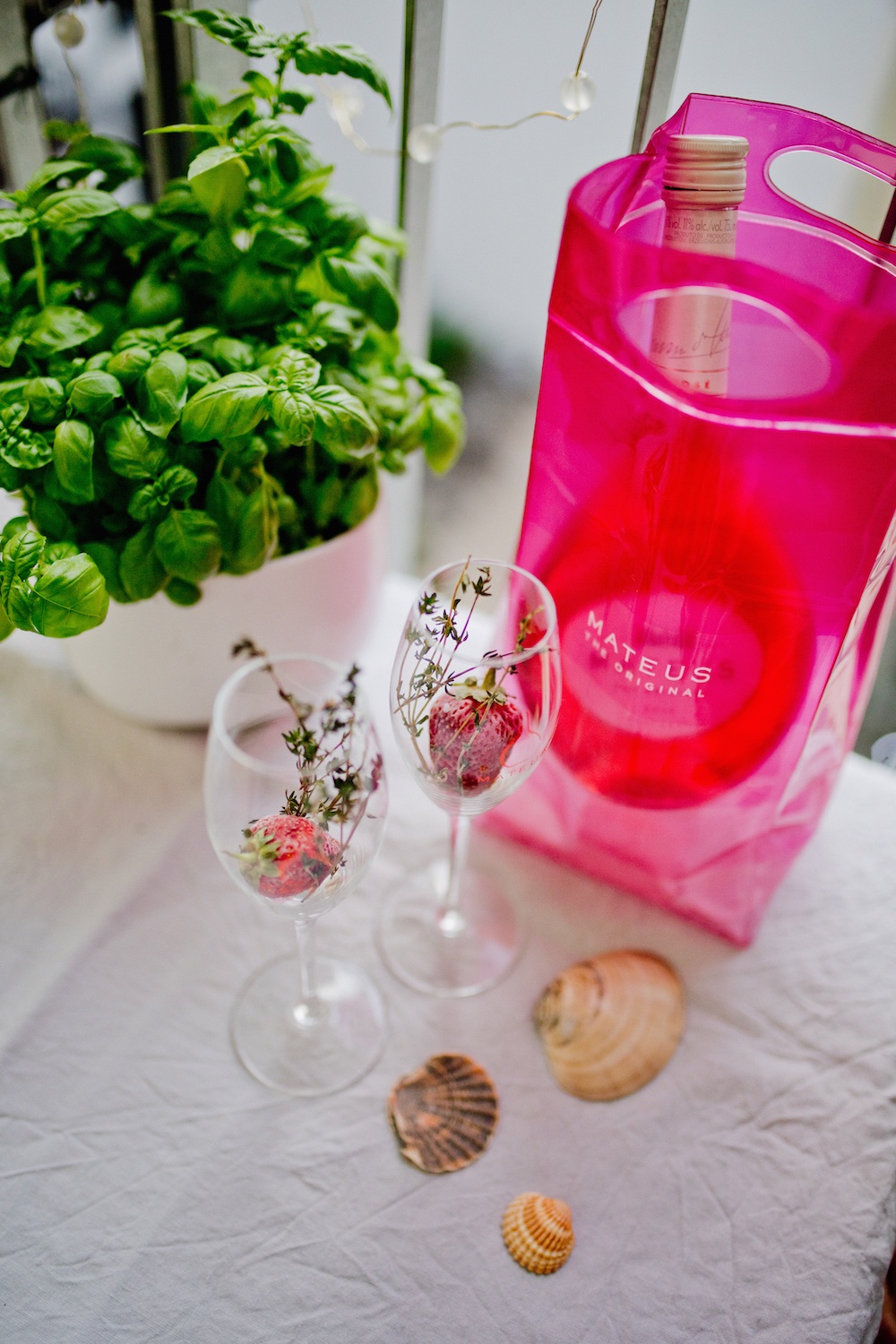 Welcome back, rosé season! Mateus Rosé fruity light sparkling
