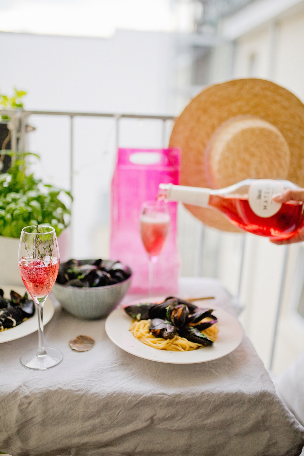 Welcome back, rosé season! Mateus Rosé fruity light sparkling