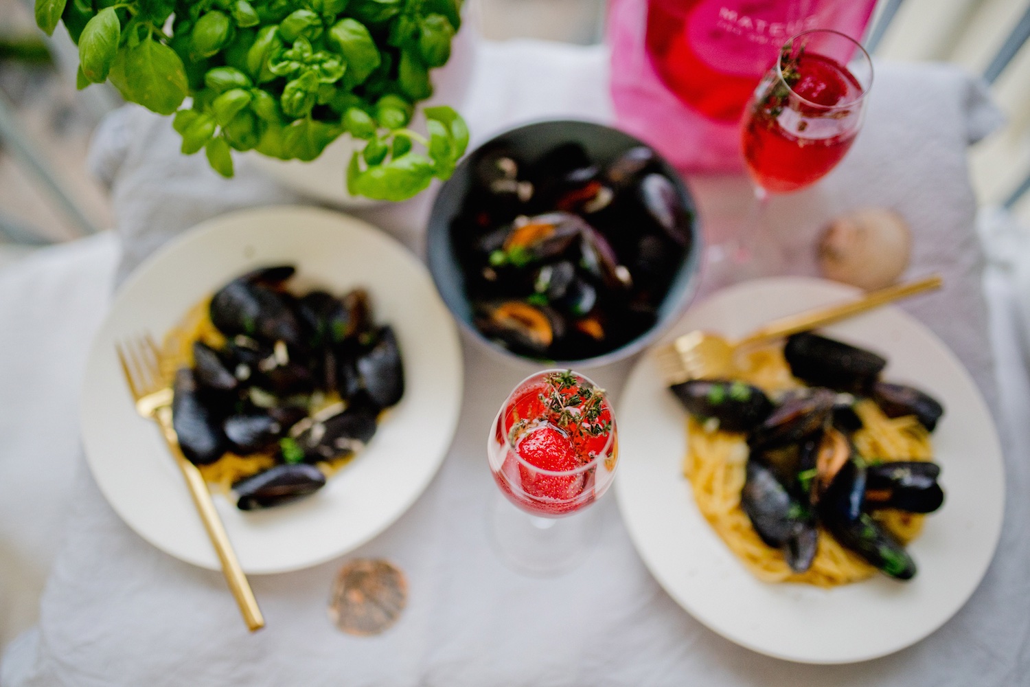 Welcome back, rosé season! Mateus Rosé fruity light sparkling